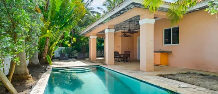 Poolside Escape | Perfect For Groups & Good Times! - Nassau