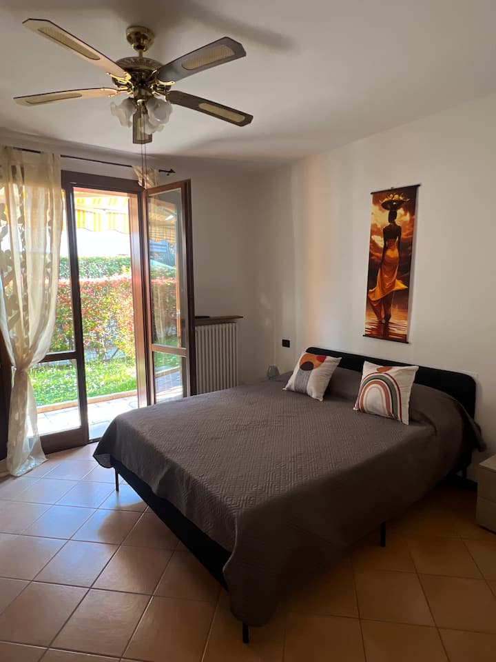 Grazioso Appartamento Con Due Piccoli Giardini. - Lazise