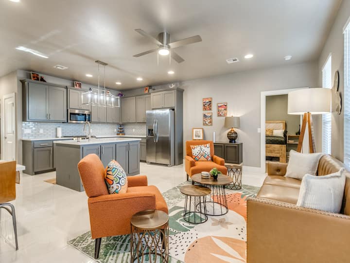 Edmond Luxe | 3br | Private Baths | Full Kitchen - Edmond, OK