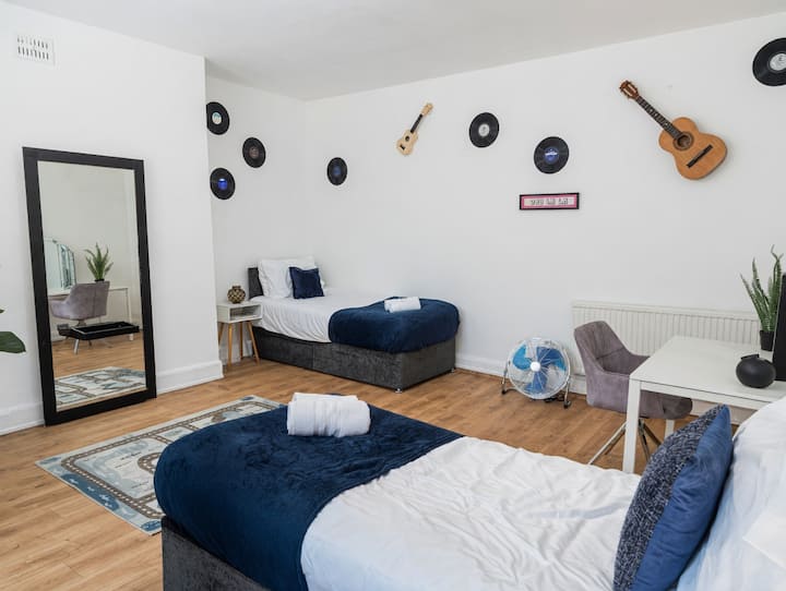 Central Bristol Flat Sleeps 10 Next To Hippodrome - Bristol