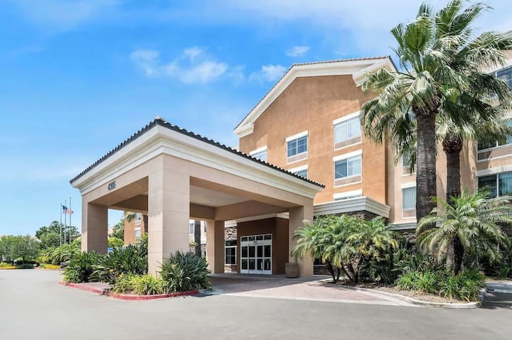 Ontario Int Arpt 2 Queen Ste +Breakfast, Gym, Pool - Ontario, CA