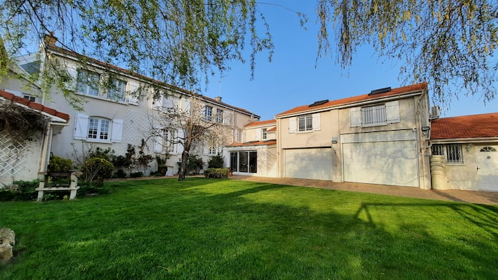 Grand Gite 12 Personnes / 10 Lits Avec Jacuzzi - Reims