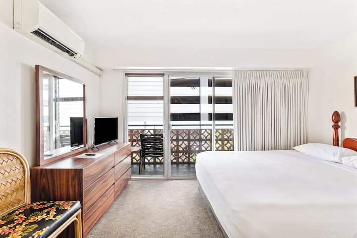 Comfort And Convenience | 2 Units W/ Kitchen - Honolulu, HI