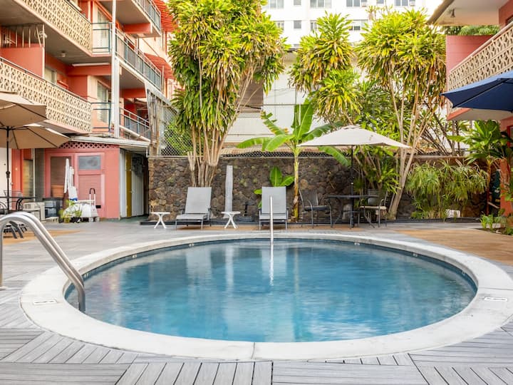 Comfort And Convenience | 2 Units W/ Kitchen - Honolulu, HI