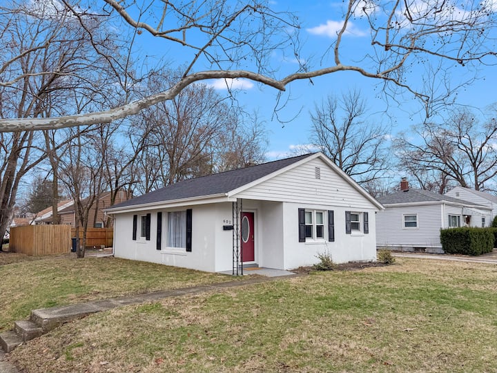 The Washington St Bungalow In Urbana - Urbana, IL