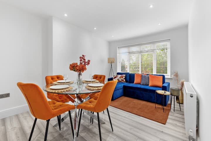 Bright & Spacious 2br | Free Street Parking - Greenwich