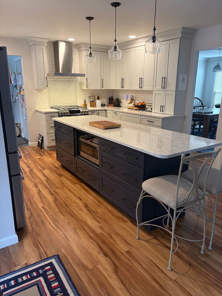 Family Home With Pool And Porch - Saratoga Springs, NY