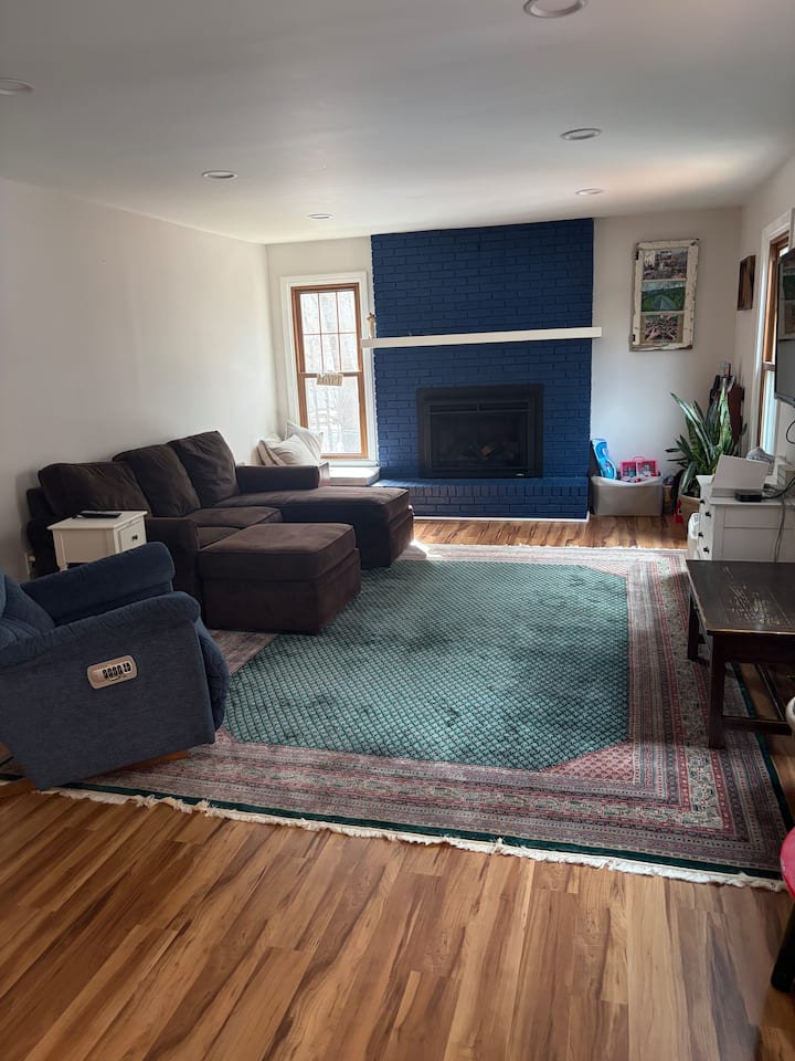 Family Home With Pool And Porch - Saratoga Springs, NY