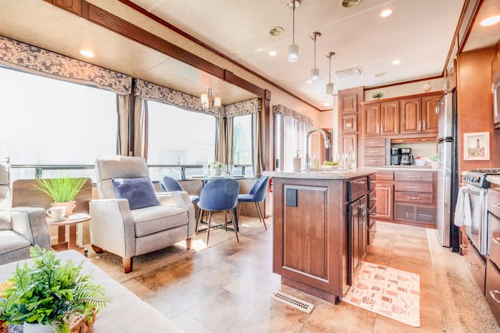 Sandbridge Luxury Rv Resort | Beach | Pool | Grill - 