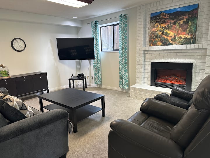 Private Quiet Setting Next To Forest Trails. - Mount Seymour