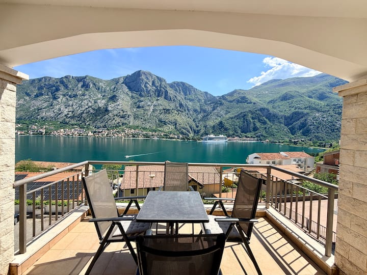Breathtaking Kotor Bay Views, Pool & Relaxing 2br - Montenegro