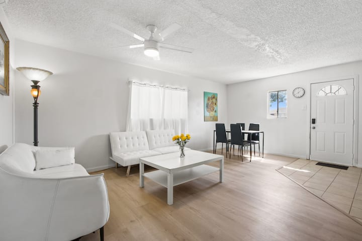 Charming 1 Br 1bh House - Upland, CA