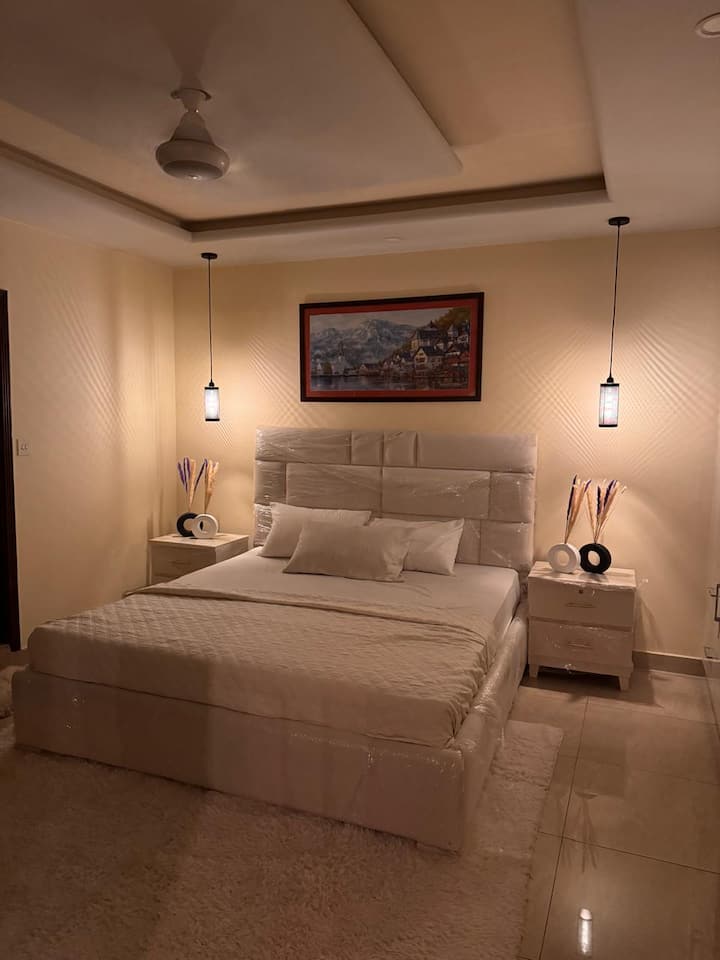 Designer 2bhk | Netflix | Balcony | Fast-wifi - Islamabad