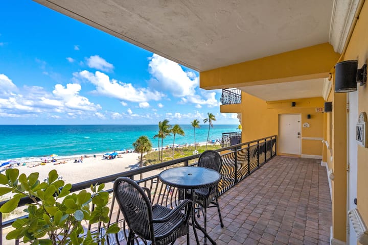 Sunny Oceanfront 2 Bedrooms And 2 Bathrooms With P - Hollywood, FL