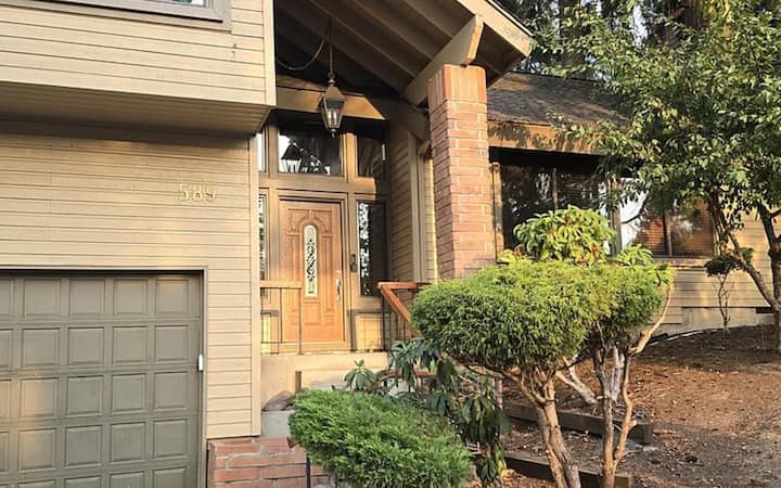 Thurston Hills Wooded Escape W/ Large Deck - Springfield, OR