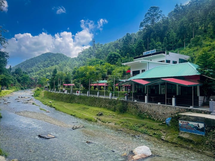 Riverside Resort W/ Activities & Meals - Lansdowne