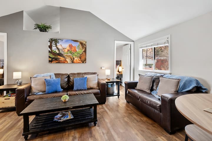 Dwtn 3br Dual Suite: Hot Tub + Parking + Dogs Ok - Manitou Springs, CO