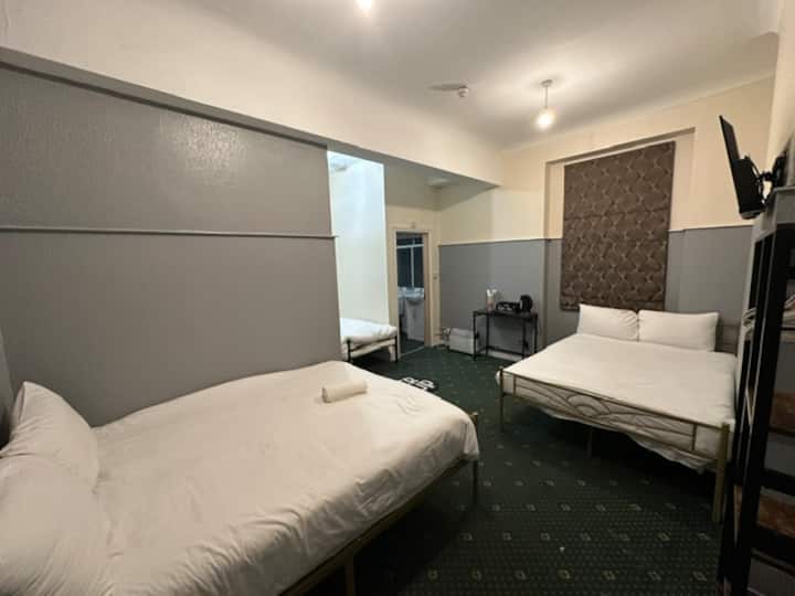 Nice Family Room In A Hotel - Eastbourne