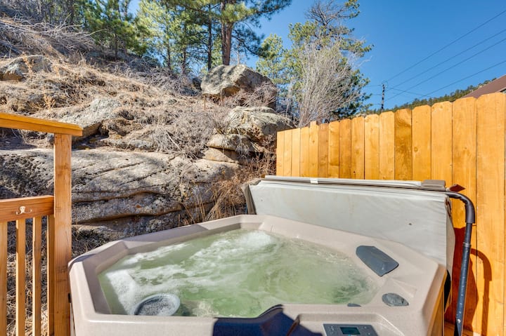 Bears Paw Cabin | Hot Tub & Big Thompson Views - Estes Park, CO