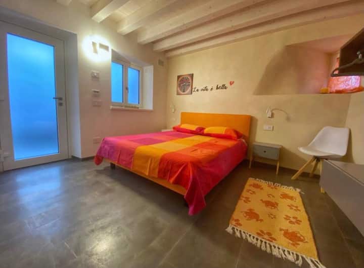 Vogliamo Farvi Sentire Come A Casa Vostra! - Arco