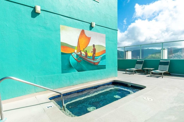Waikiki Bliss: 2 Units, Pool, Rooftop Views! - Honolulu, HI