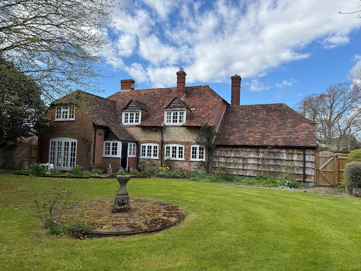 Charming Four-bedroom Home In North Hampshire - Highclere