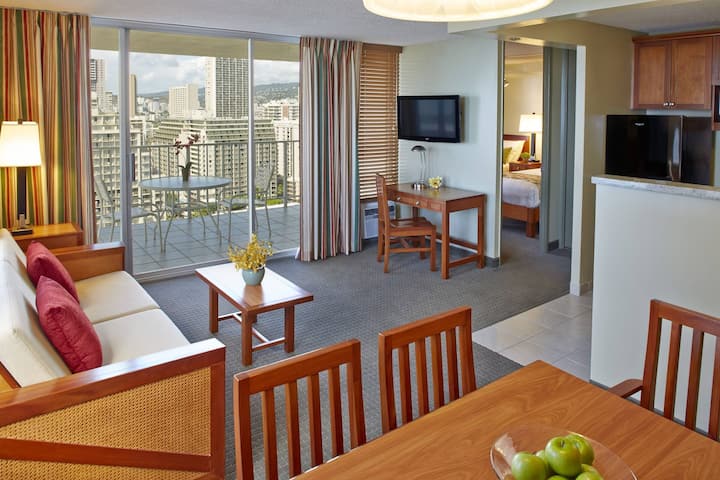 Waikiki Views From Private Balcony - Kailua, HI