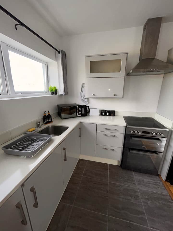 Sleeps 5 Entire Apartment - Newcastle West