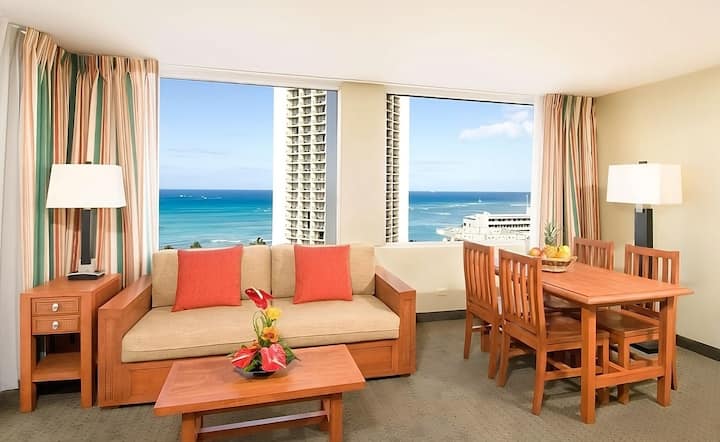 Waikiki Gem With Stunning Ocean Views - O‘ahu, HI
