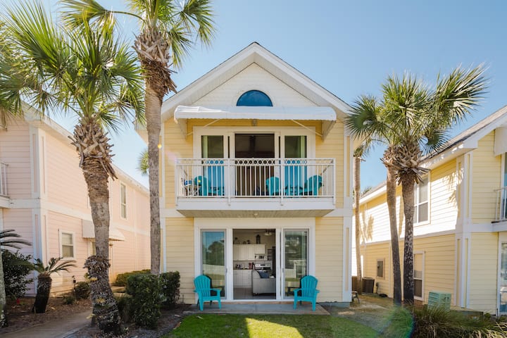 Nantucket 9a Upstairs Unit Across From Beach - Destin, FL