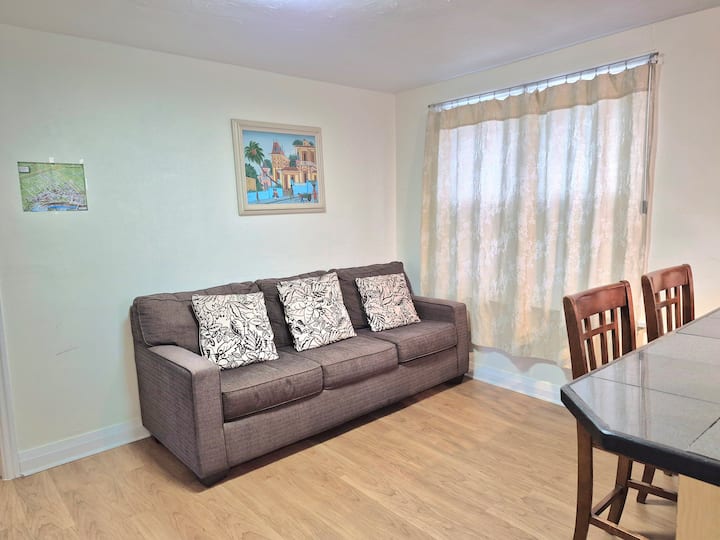 Walk 5-min To Falls, 2nd Floor Unit, Free Parking - Niagara Falls