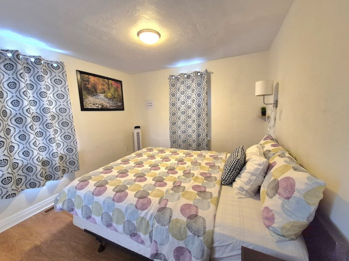 Walk 5-min To Falls, 2nd Floor Unit, Free Parking - Niagara Falls