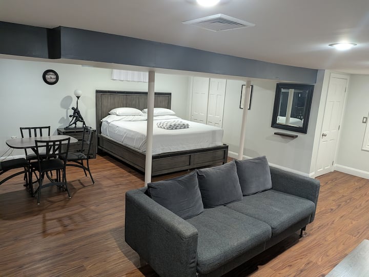 Steps To Providence College- 1 Br Guest Suite - Providence, RI