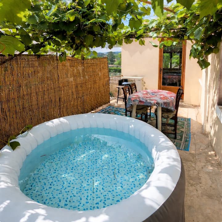 Maison De Charme Avec Jacuzzi Au Cœur Du Village - Labeaume