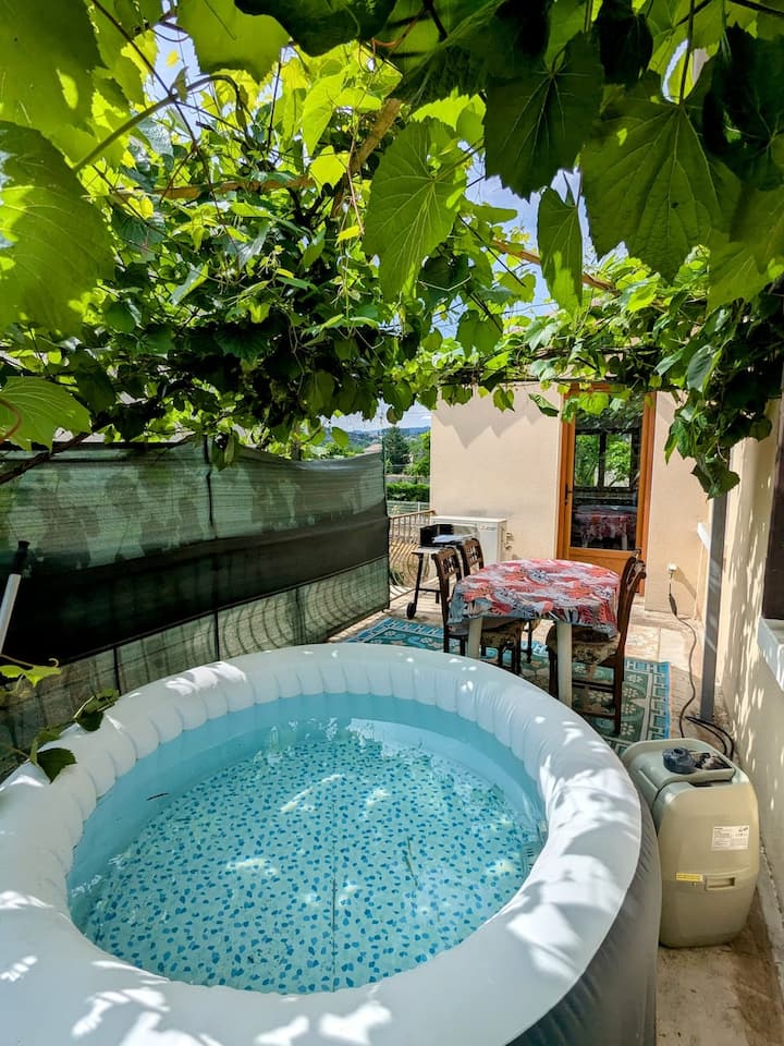 Maison De Charme Avec Jacuzzi Au Cœur Du Village - Joyeuse