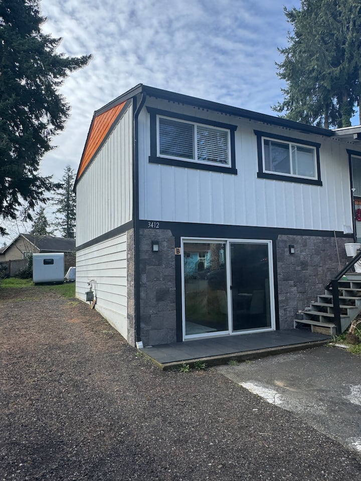 Stylish Lynnwood Stay | Comfortable 3 Bed Unit! - Lynnwood, WA