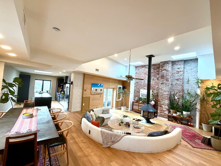Stylish Mcm Home With Conversation Pit & Fireplace - Philadelphia, PA