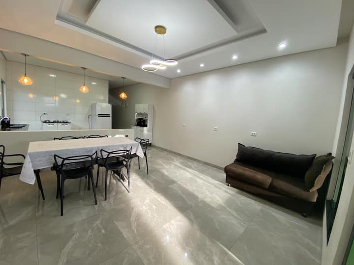 Casa Com 3 Camas De Casal Ambiente Limpo E Novo - Comodoro