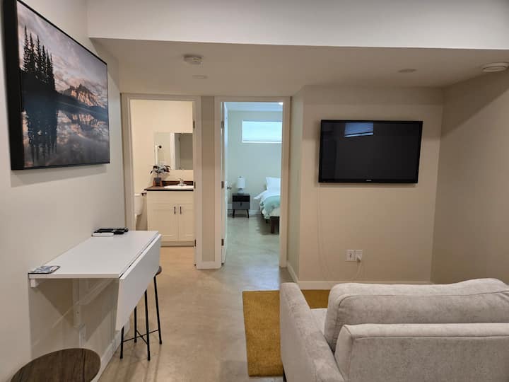 Bright And Cozy Basement Suite - サスカトゥーン