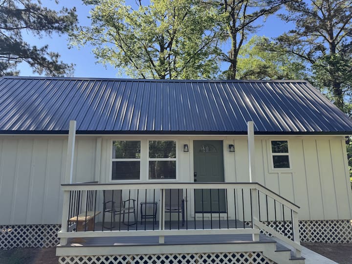 Family Friendly Tiny Home: Pine Trail Cabin - 반