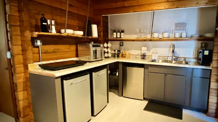 Dog Friendly, Lost River Studio#2-newly Renovated! - Cutthroat Lake, WA
