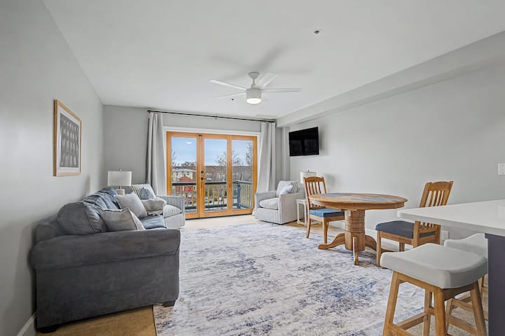 Premier St Elmo Unit W Large Balcony Over Park - Chautauqua, NY