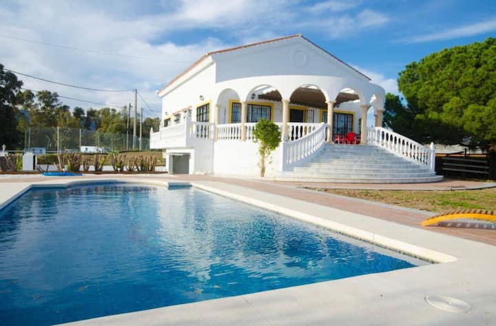 Villa El Dorado – Private Oasis Near The Beach - Estepona