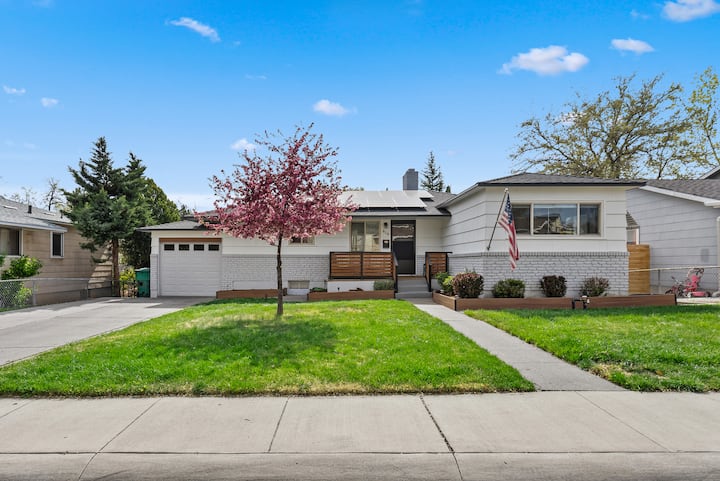 Newly Renovated Reno Oasis: Cozy Fireplace & 2br - リノ, NV