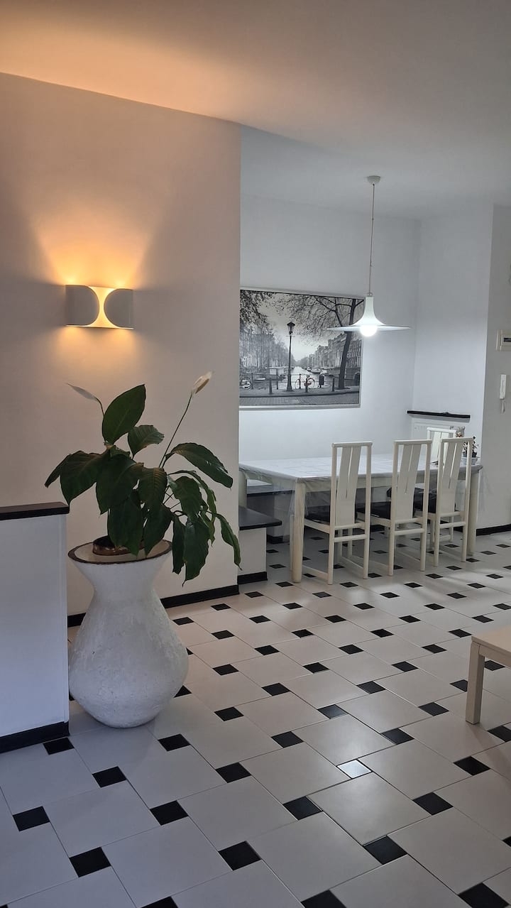 Black And White Family Home Air Conditioning - Rapallo
