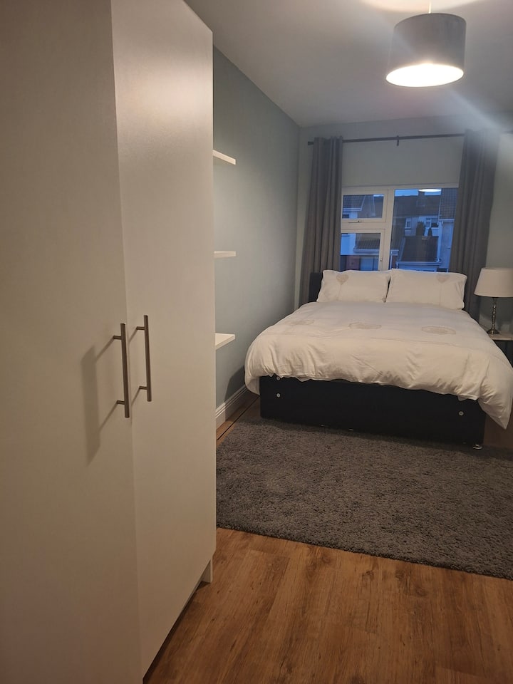Spacious King Ensuite Room 7km From Cork City - Cork