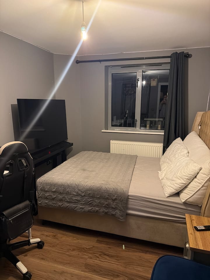Cosy Room | Smart Tv | Desk & Fast Wi̇fi̇ - Newmarket