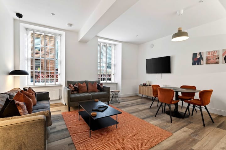 3 Bedroom City Centre Retreat - People's Palace