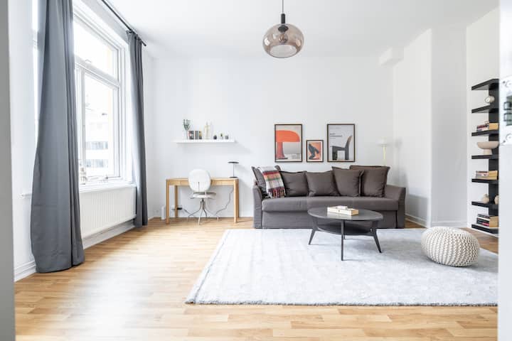 Top Location | Walk Score 98 | King Bed | Coffee - Göteborg