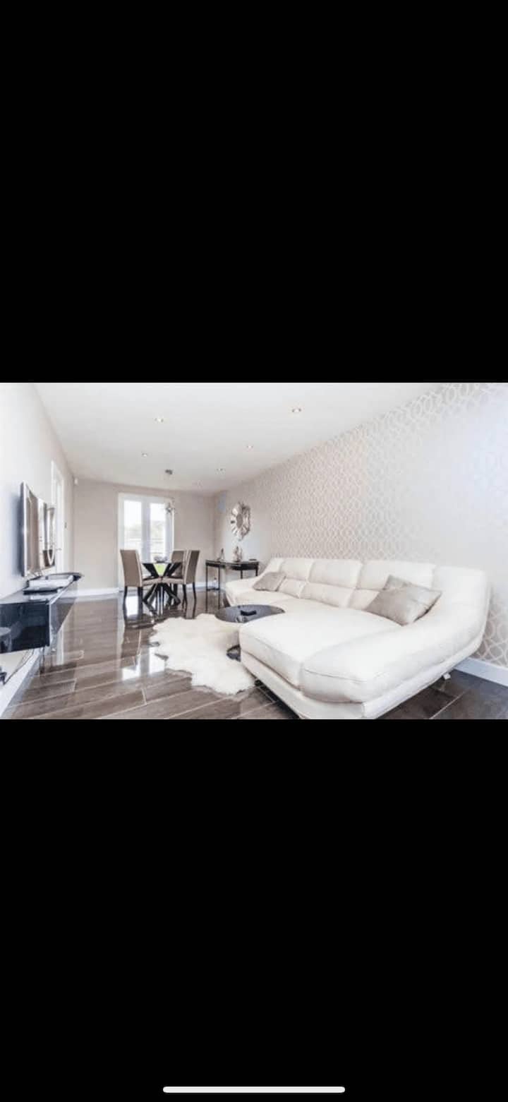 Entire 3 Bedroom Home In Slough, United Kingdom - Beaconsfield, UK